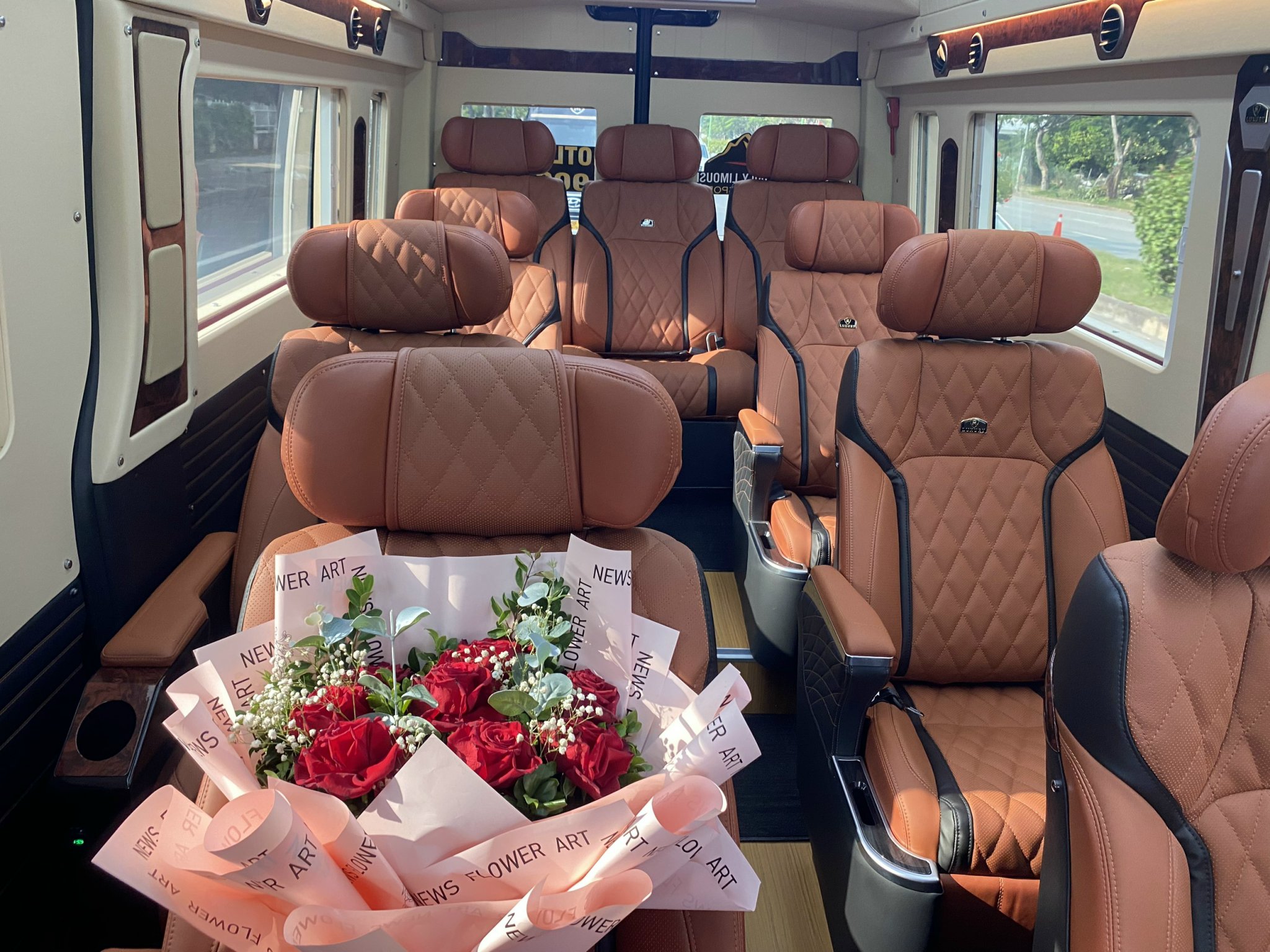 Limousine Bus/Shuttle Bus To Halong Bay – HA LONG EXCURSION LUXURY TOUR